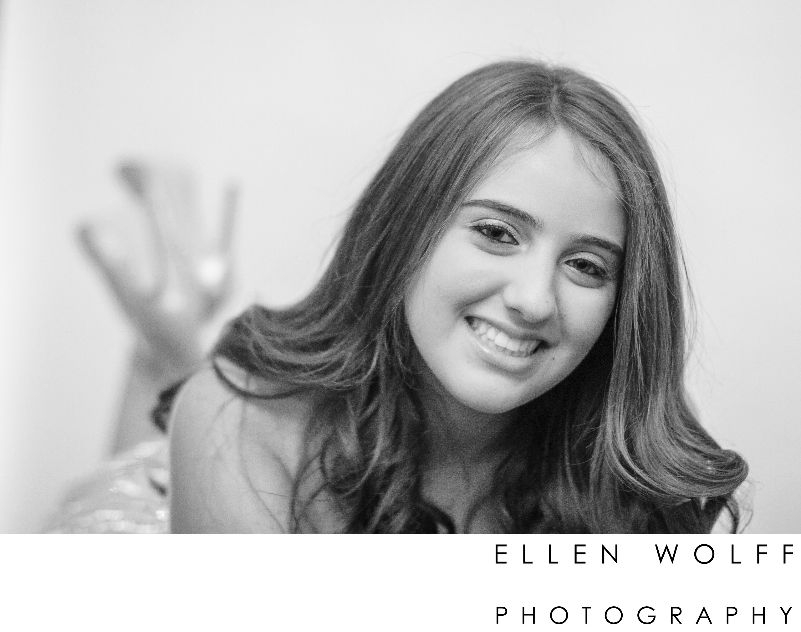 posed Bat Mitzvah photo - Ellen Wolff Photography