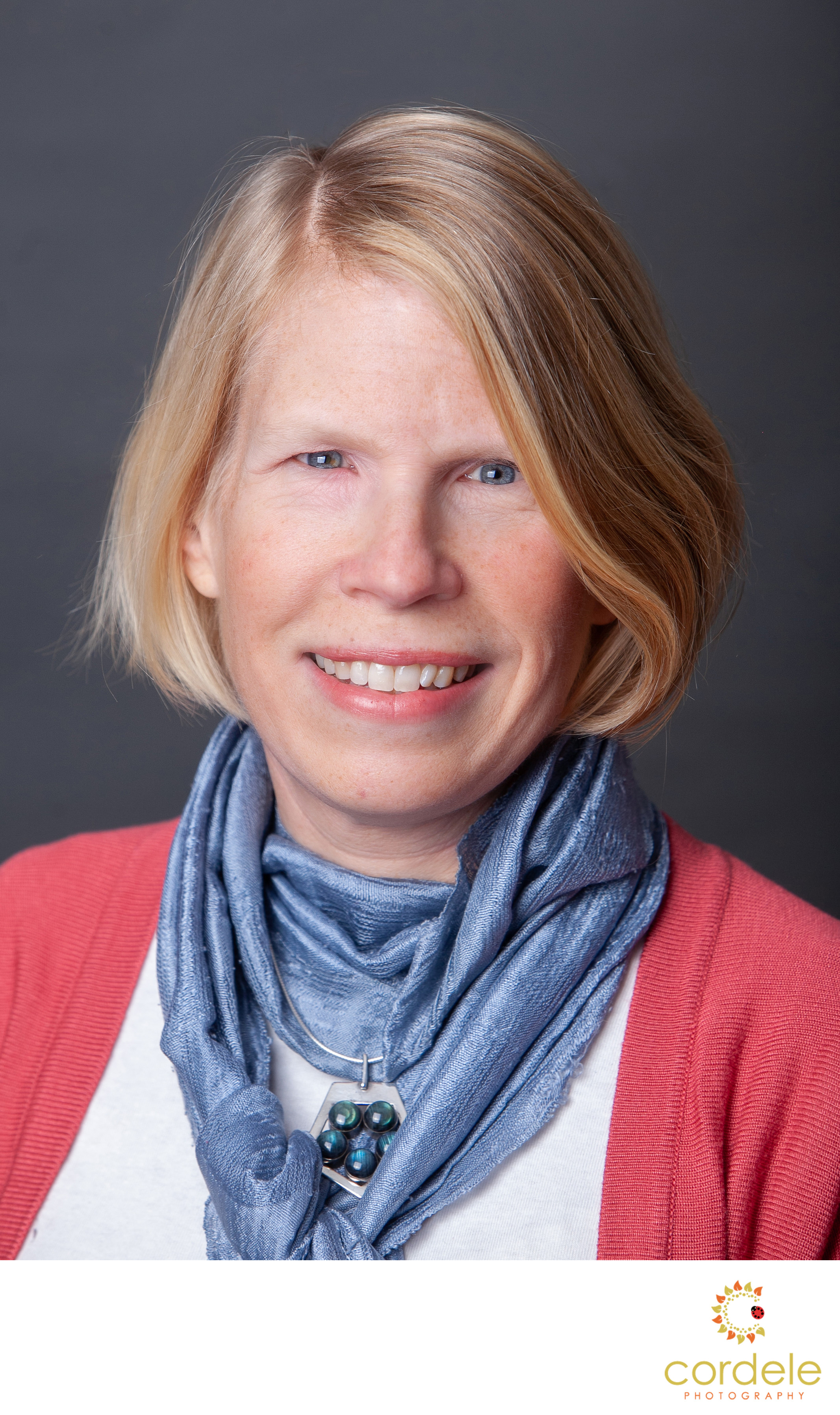 Simple Corporate Headshots for Professionals - Modern Corporate ...