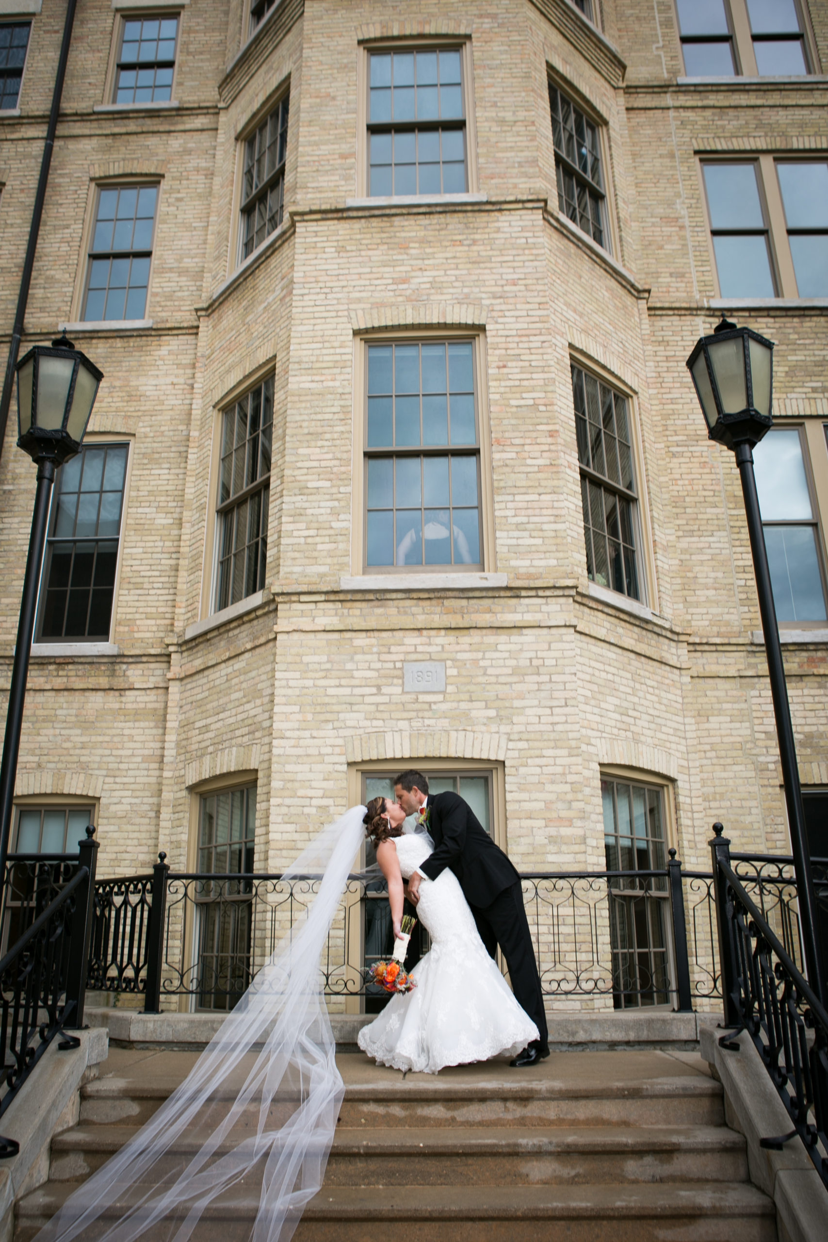 Kemper Center Wedding: Lake Michigan Venue - Shannon Z Photography