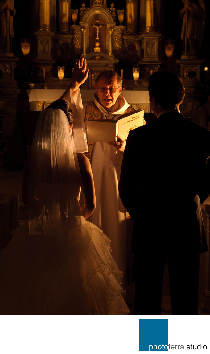 Intimate Lighting Marriage Ceremony - Wedding Gallery - Phototerra Studio