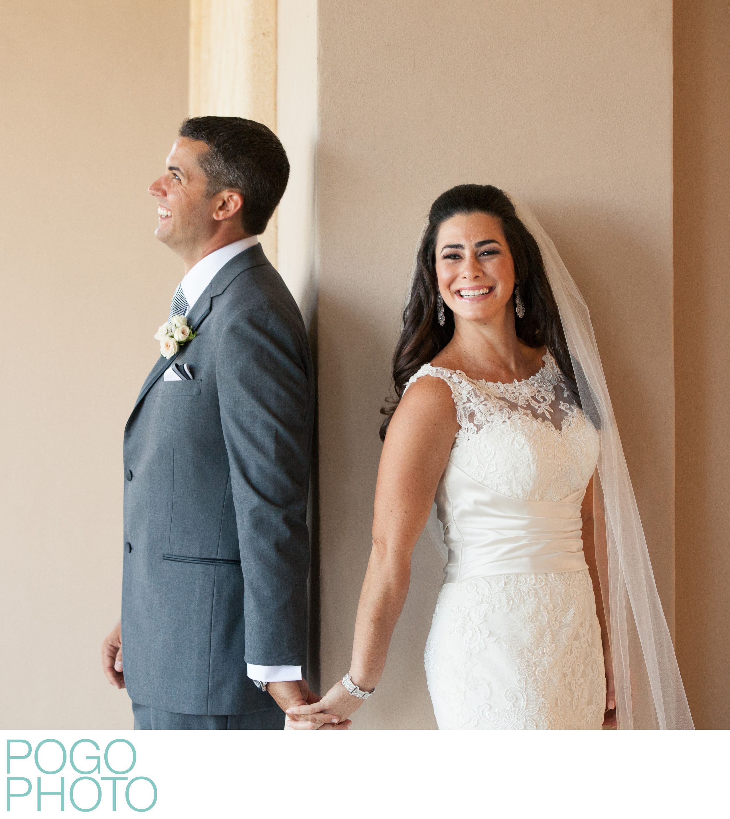 An Ideal Wedding Timeline: First Look or Aisle Reveal?