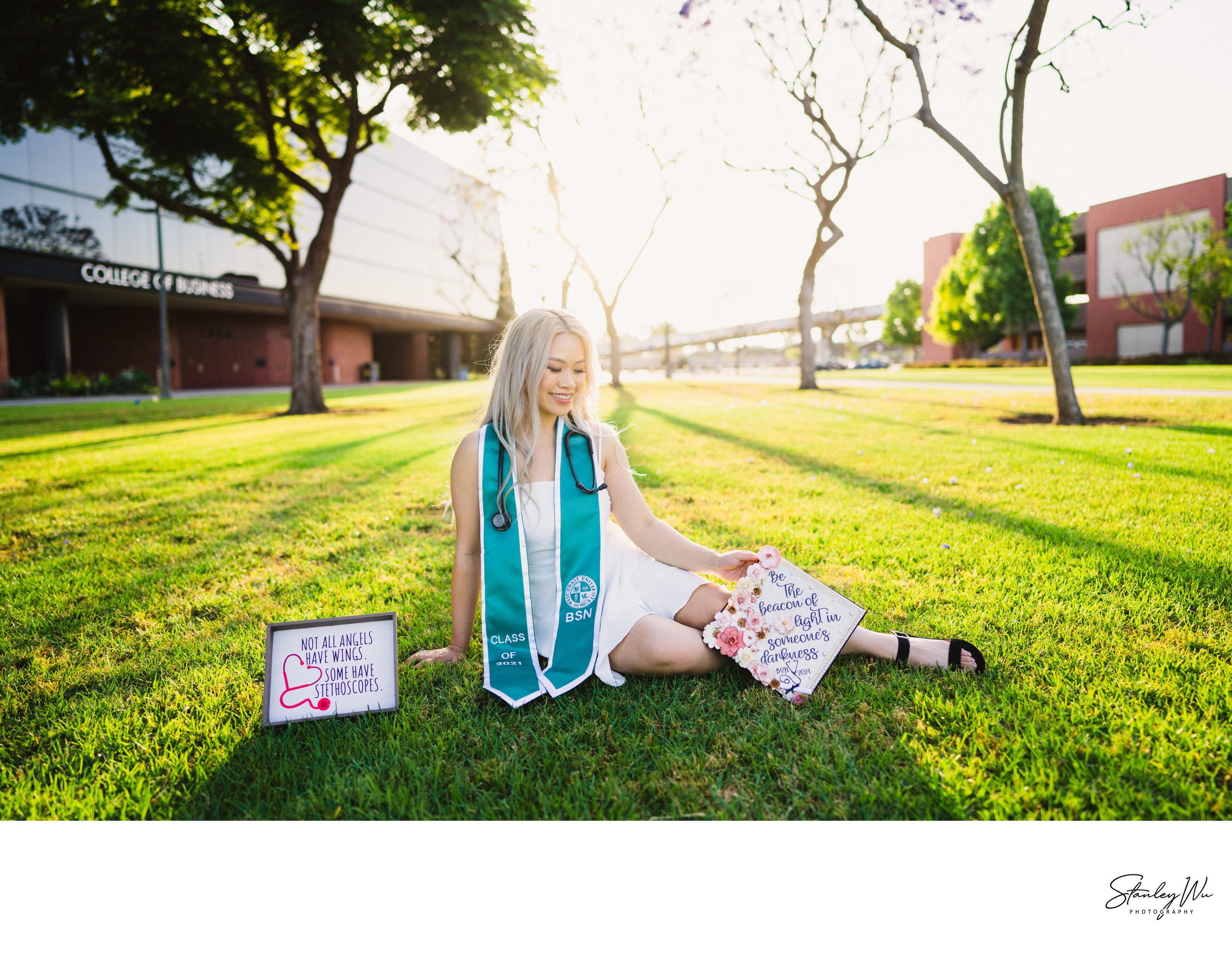 Top Posing Ideas For Memorable Graduation Photos - Stanley Wu Photography