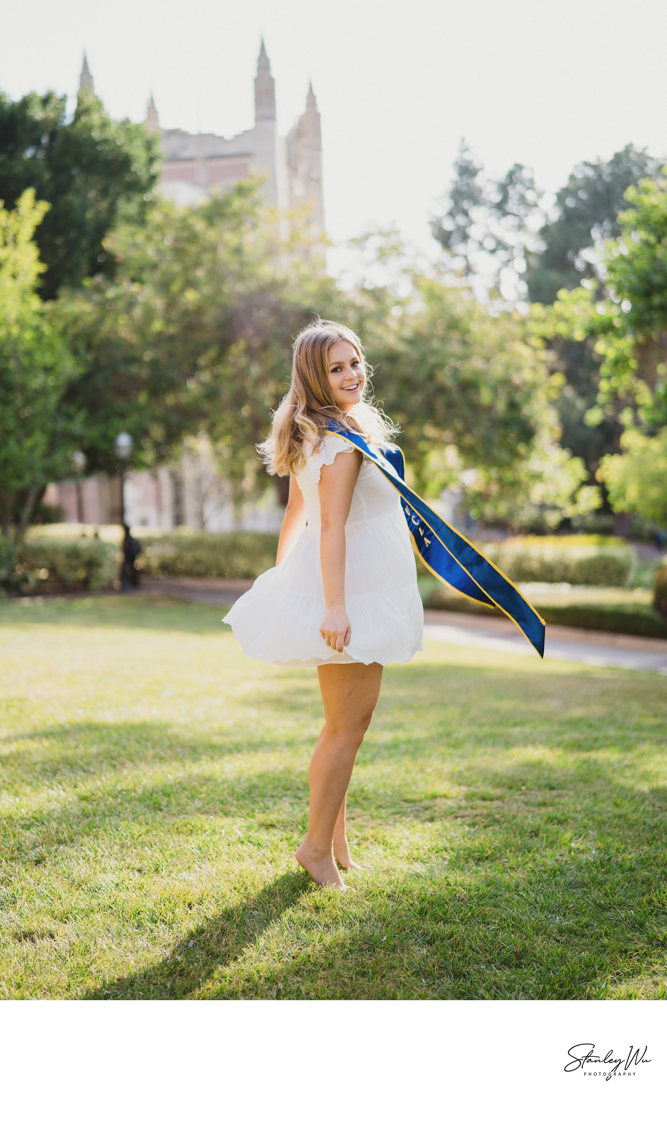 Top Posing Ideas For Memorable Graduation Photos - Stanley Wu Photography