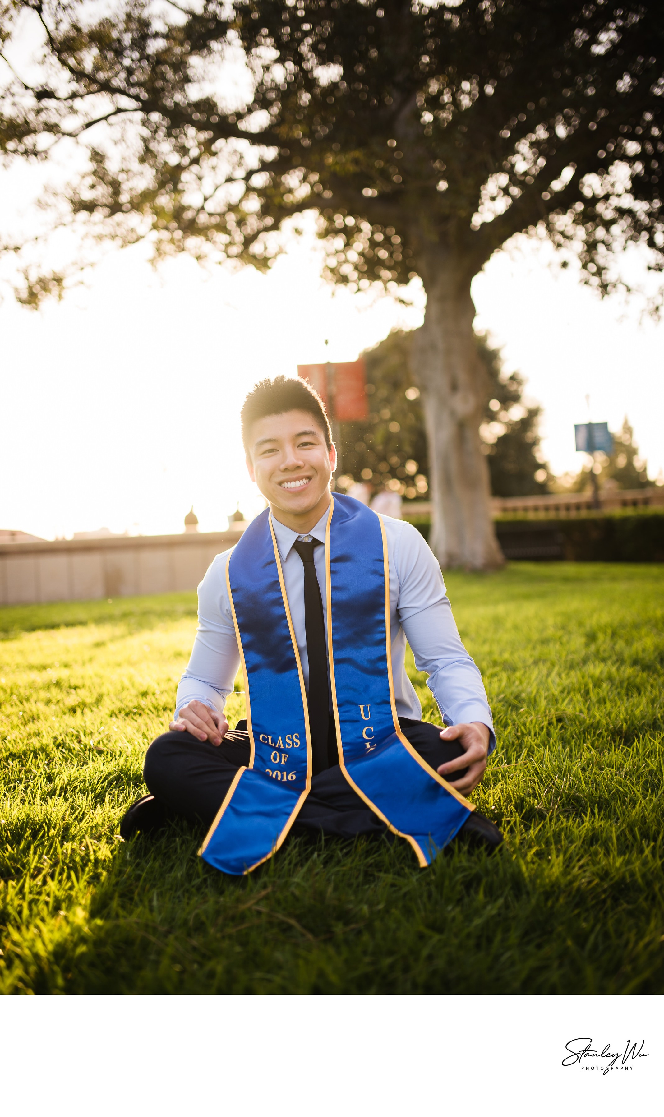 Top Posing Ideas For Memorable Graduation Photos - Stanley Wu Photography