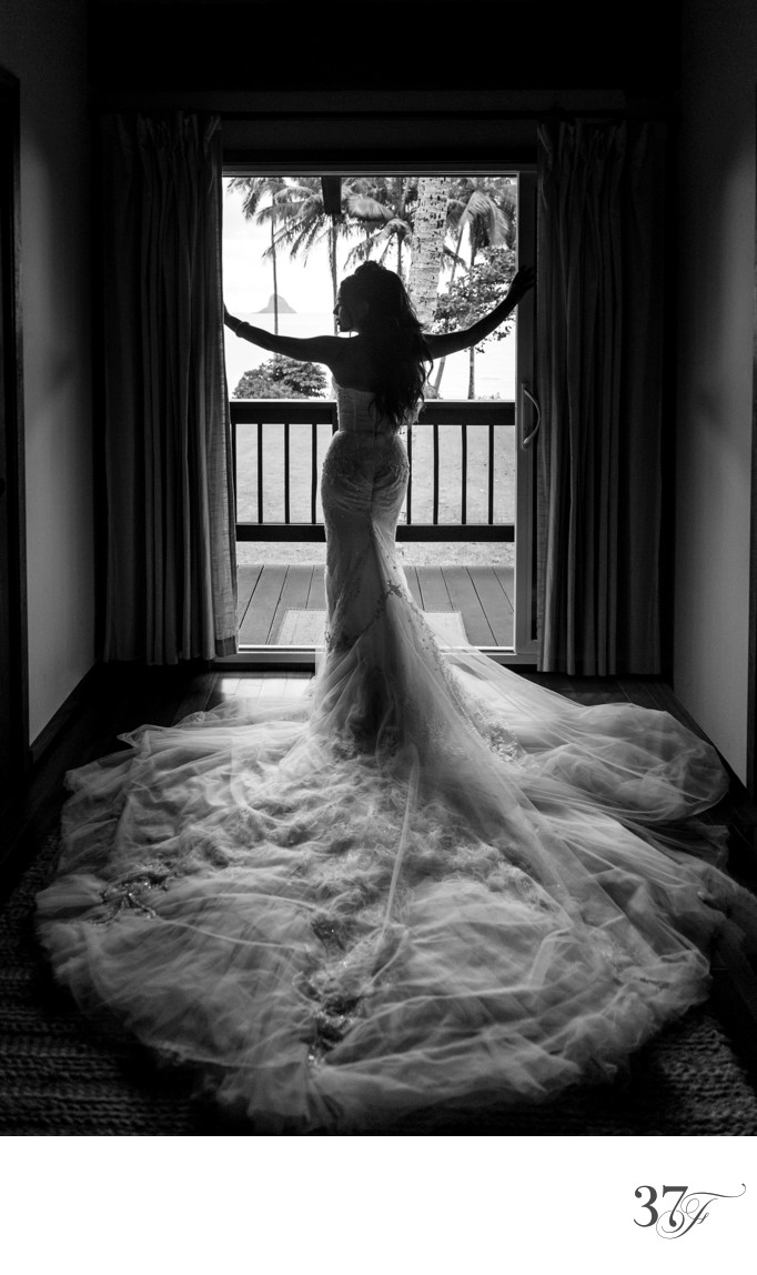 How To Pose Like A Star For Your Wedding Photos - Wedding Planning ...