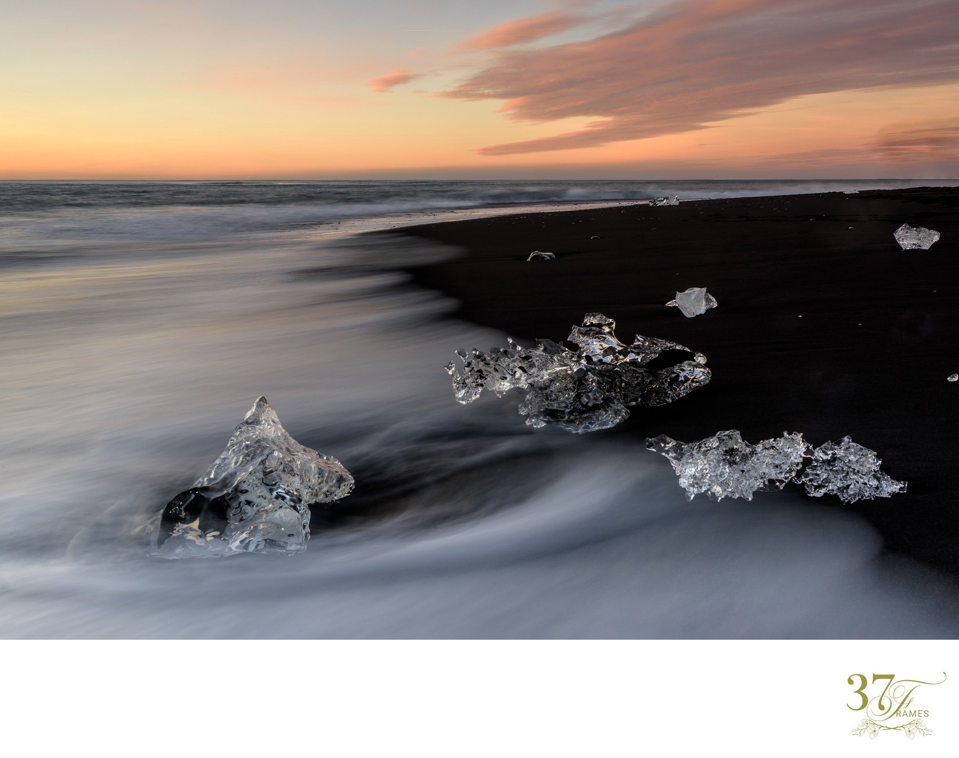 Diamond Beach in Iceland | Sunrise - 37 Frames Life Adventures - 37 Frames