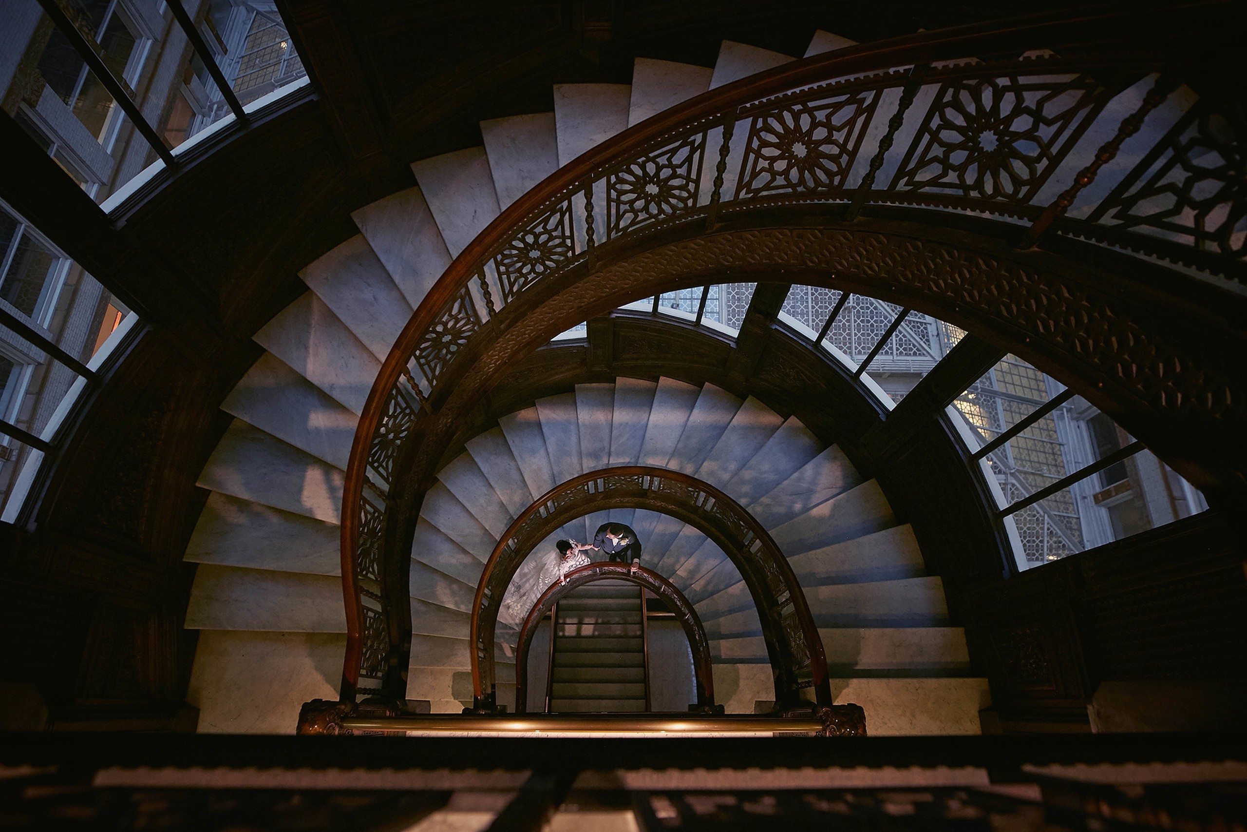 Rookery staircase Wedding portrait - CHICAGO WEDDING PHOTOGRAPHER ...