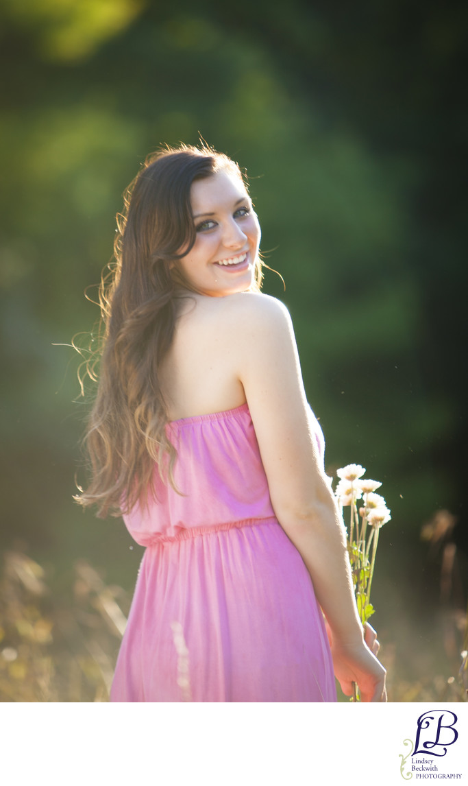 Daisy field senior portrait - Lindsey Beckwith Photography
