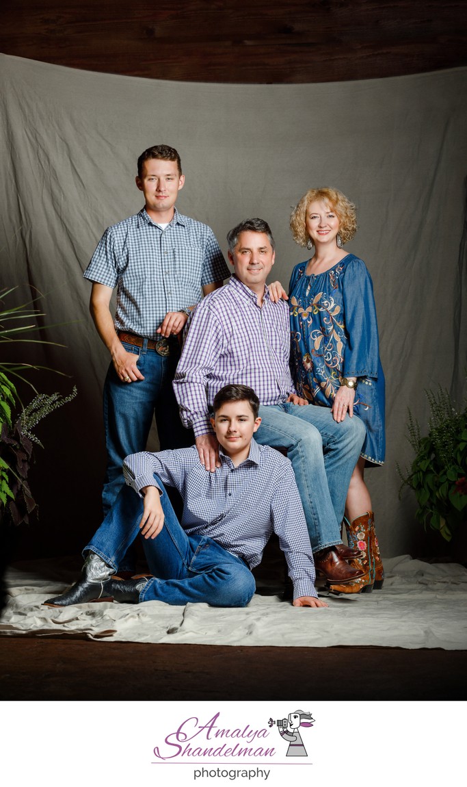 Country style family portrait - Amalya Shandelman | Houston photographer